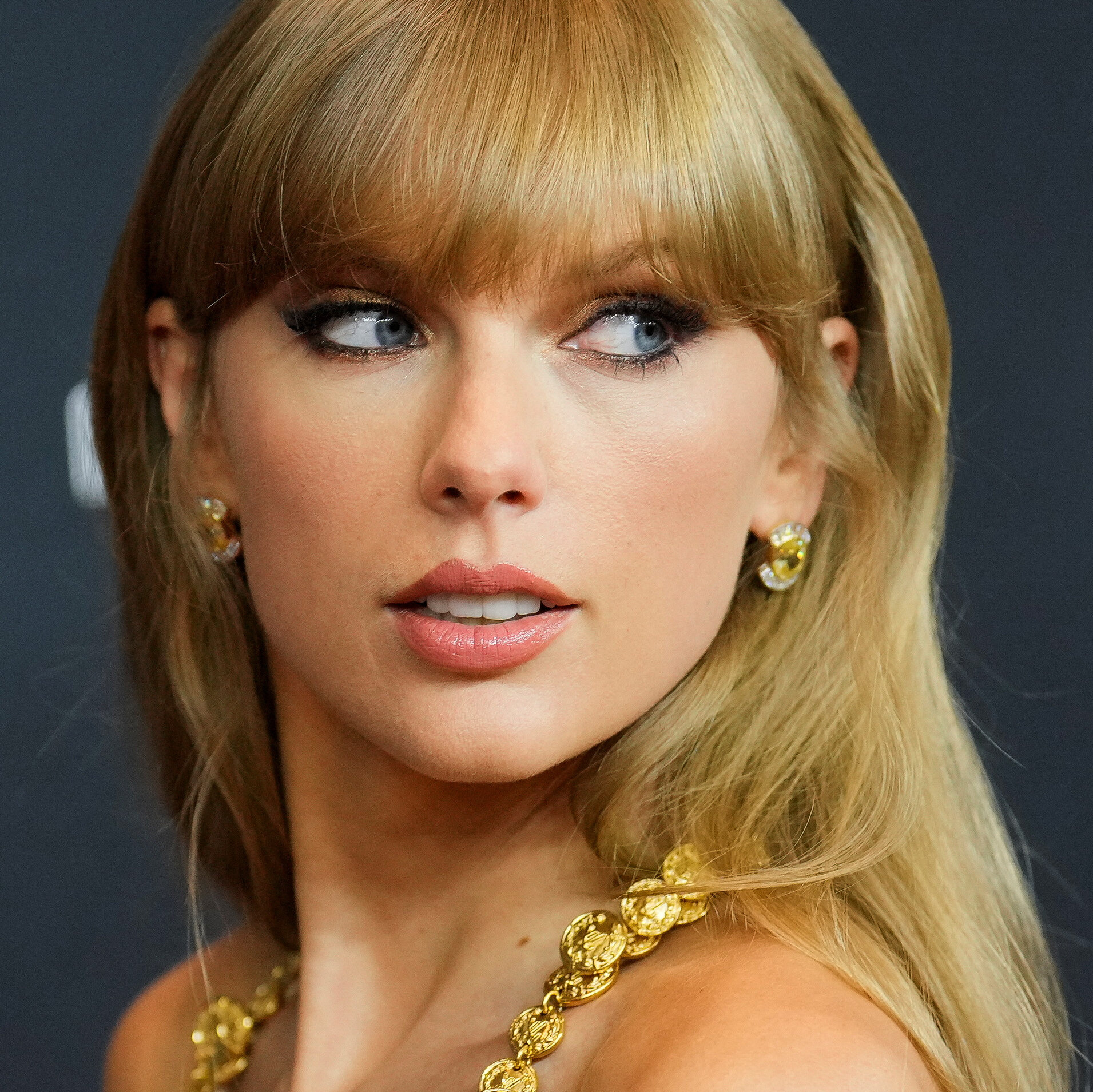 Taylor Swift's Song, "Don't Blame Me" - From Insults To Respect From ...